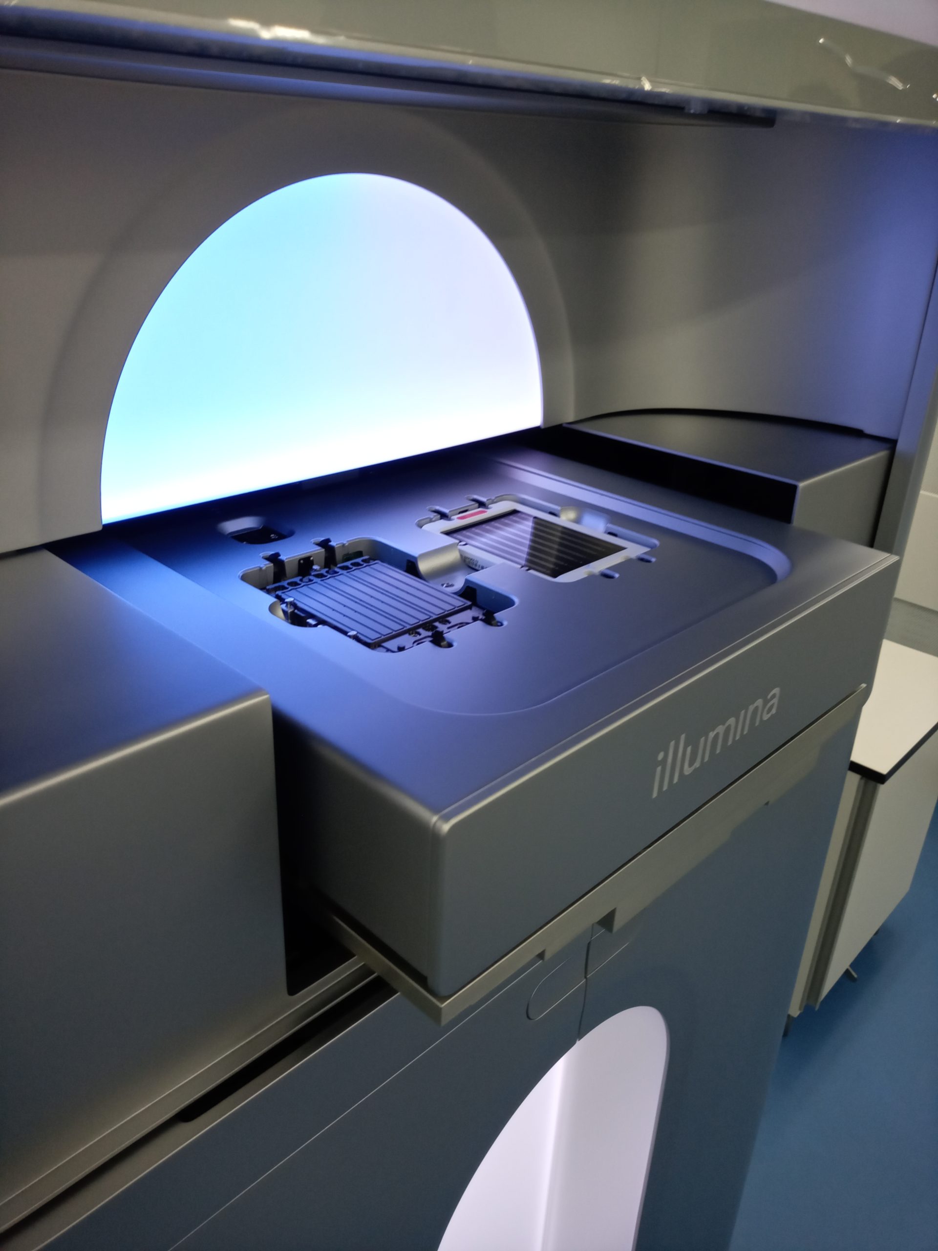 NovaSeq X Plusシーケンサーによる先行受付開始